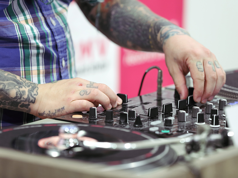 DJ HOLIDAY a.k.a 今里 from STRUGGLE FOR PRIDE vol.2